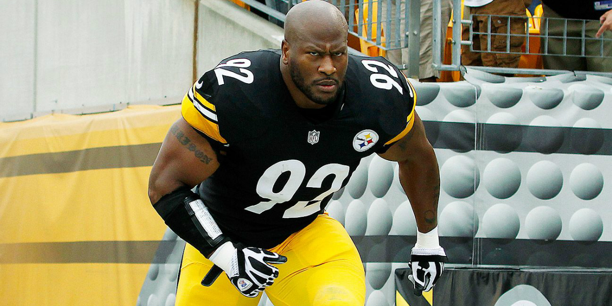 James Harrison, da NFL, impressiona ao levantar 326kg no quadril