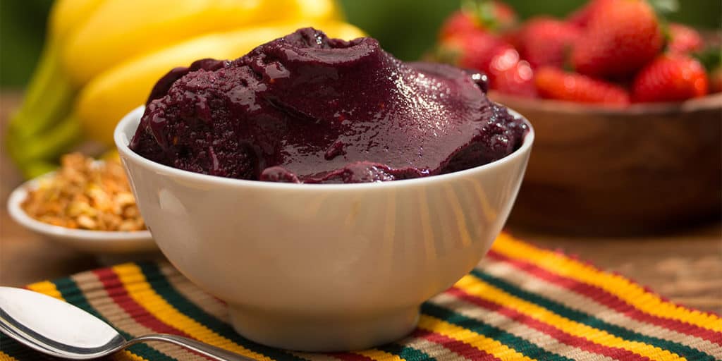 Açaí: descubra quais os efeitos desse super alimento na sua dieta