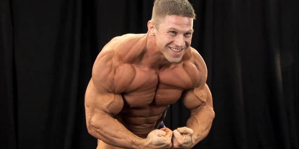 Bodybuilding vs Futebol Americano: quem vence num desafio de supino?