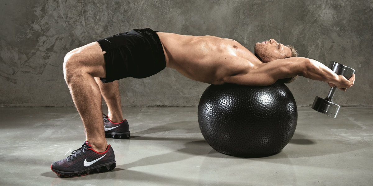 Pullover: deve ser realizado no treino de peitoral ou de costas?